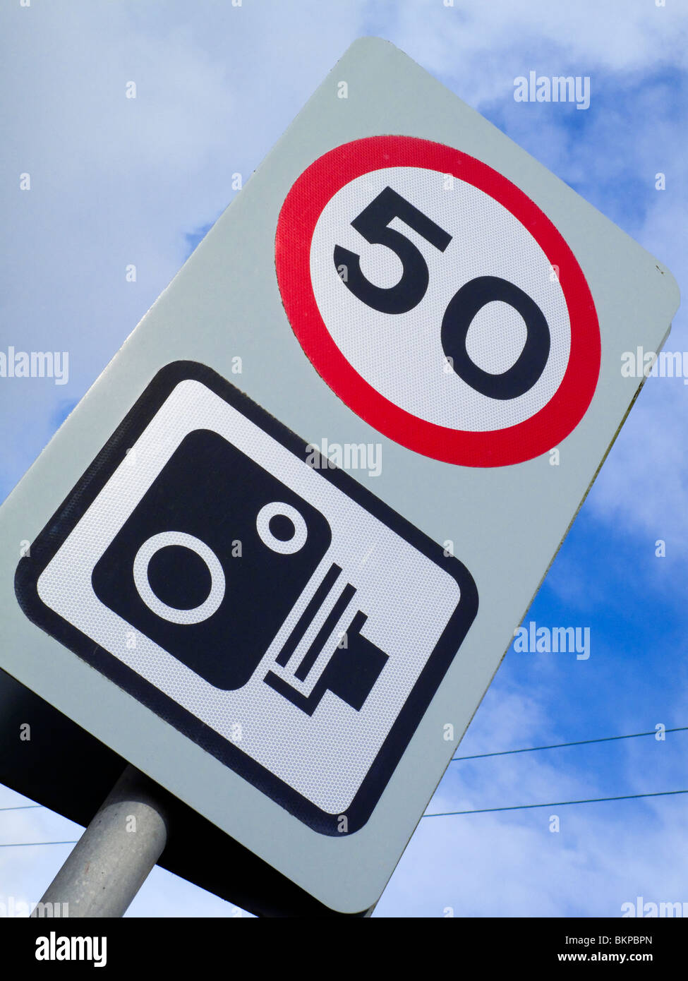 Speed camera sign uk hi-res stock photography and images - Alamy