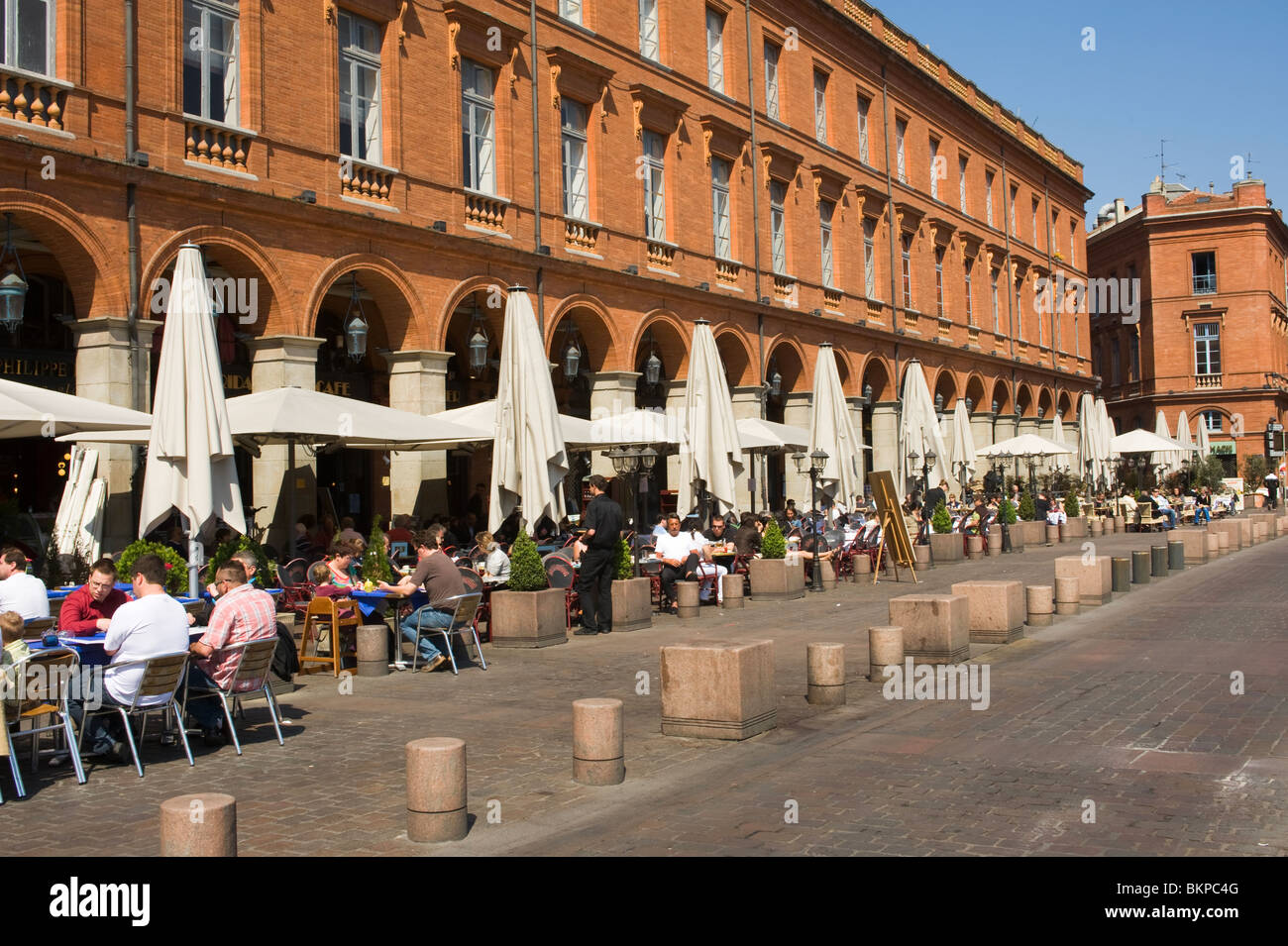 Place du capitole toulouse cafe hi-res stock photography and images - Alamy