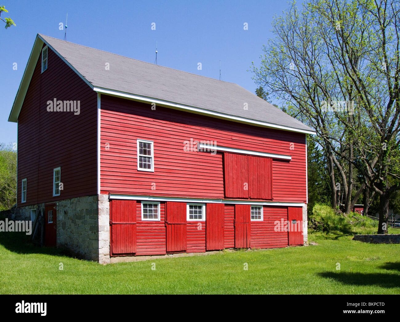 A red barn with a vintage look Stock Photo - Alamy