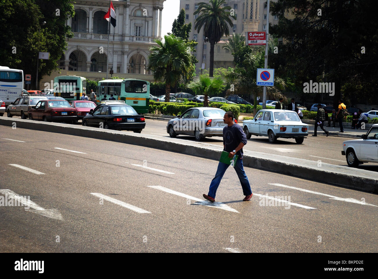Egyptian man street hi-res stock photography and images - Alamy