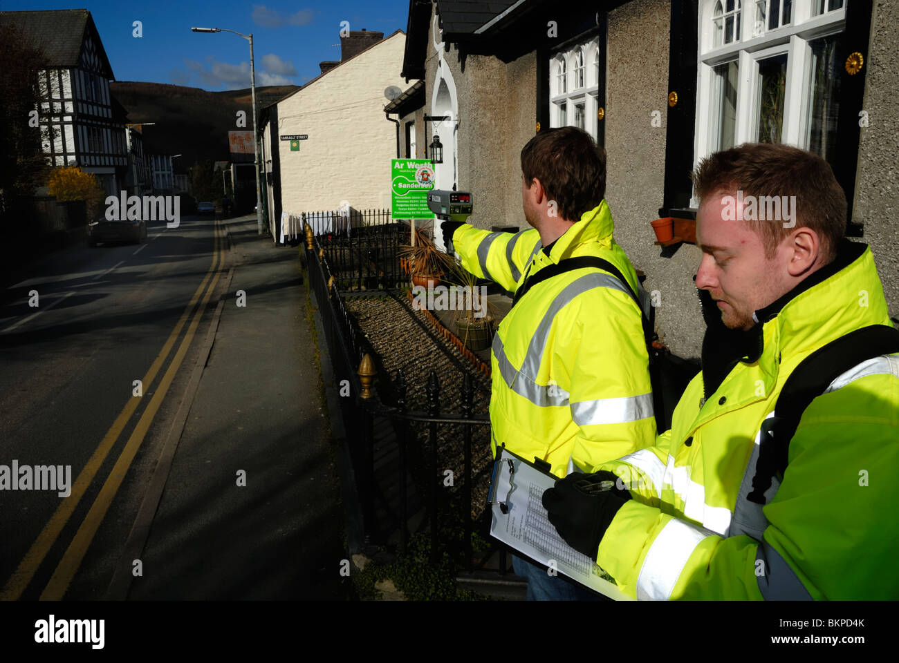 Clipboard survey road hi-res stock photography and images - Alamy