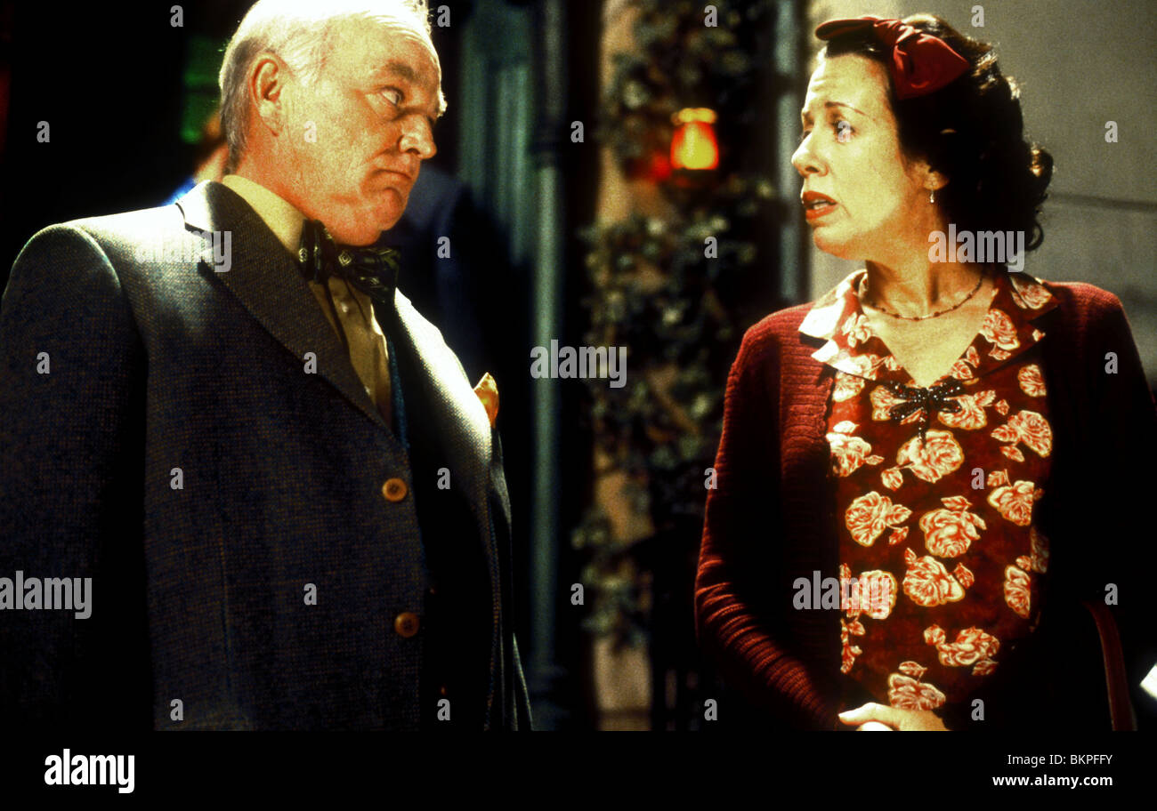 STUART LITTLE (1999) ESTELLE GETTY STLT 051 Stock Photo - Alamy