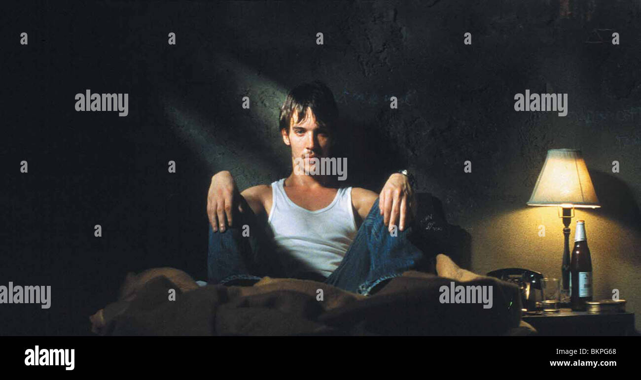 THE TESSERACT (2003) JONATHAN RHYS MEYER TACT 001-02 Stock Photo - Alamy