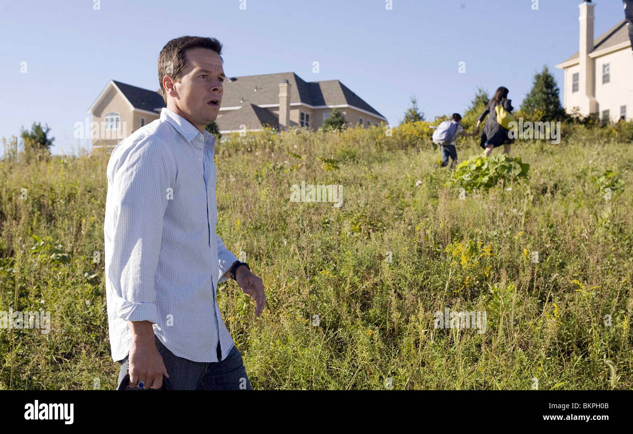 THE HAPPENING (2008) MARK WAHLBERG M NIGHT SHYAMALAN (DIR) 002 Stock ...