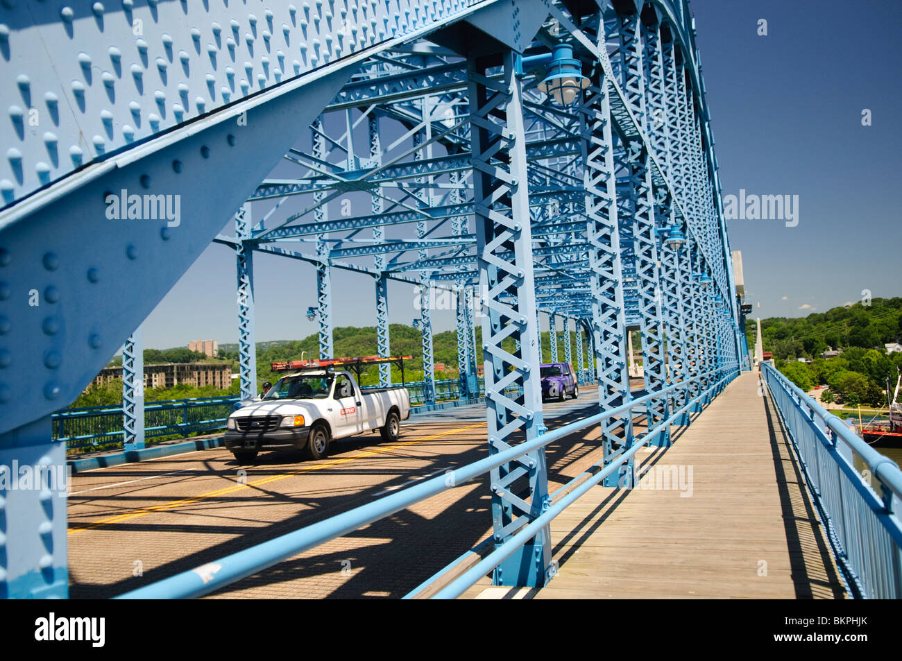 The John Ross Bridge across the Tennessee River in downtown Chattanooga ...