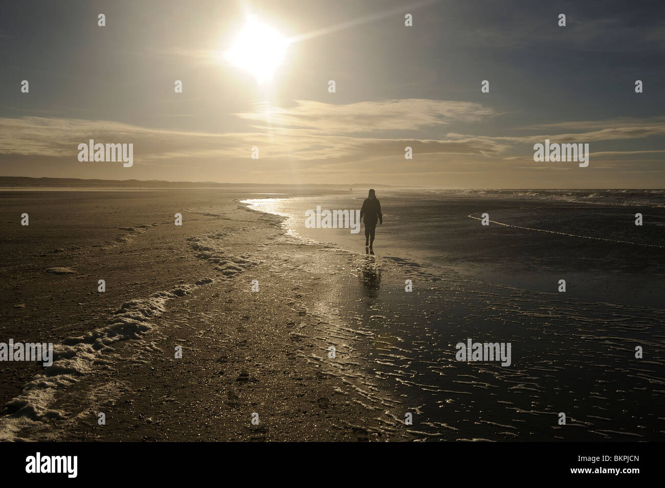 Wandelen op het strand hi-res stock photography and images - Alamy