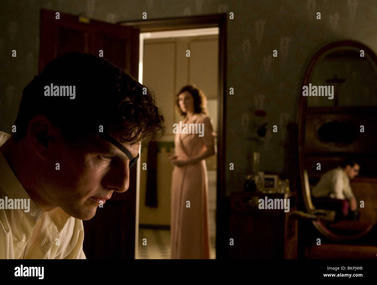 VALKYRIE (2008) TOM CRUISE, CARICE VAN HOUTEN BRYAN SINGER (DIR) VALK ...