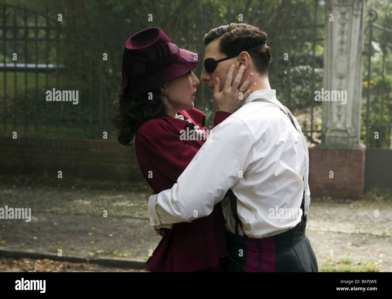 VALKYRIE (2008) TOM CRUISE, CARICE VAN HOUTEN BRYAN SINGER (DIR) VALK ...