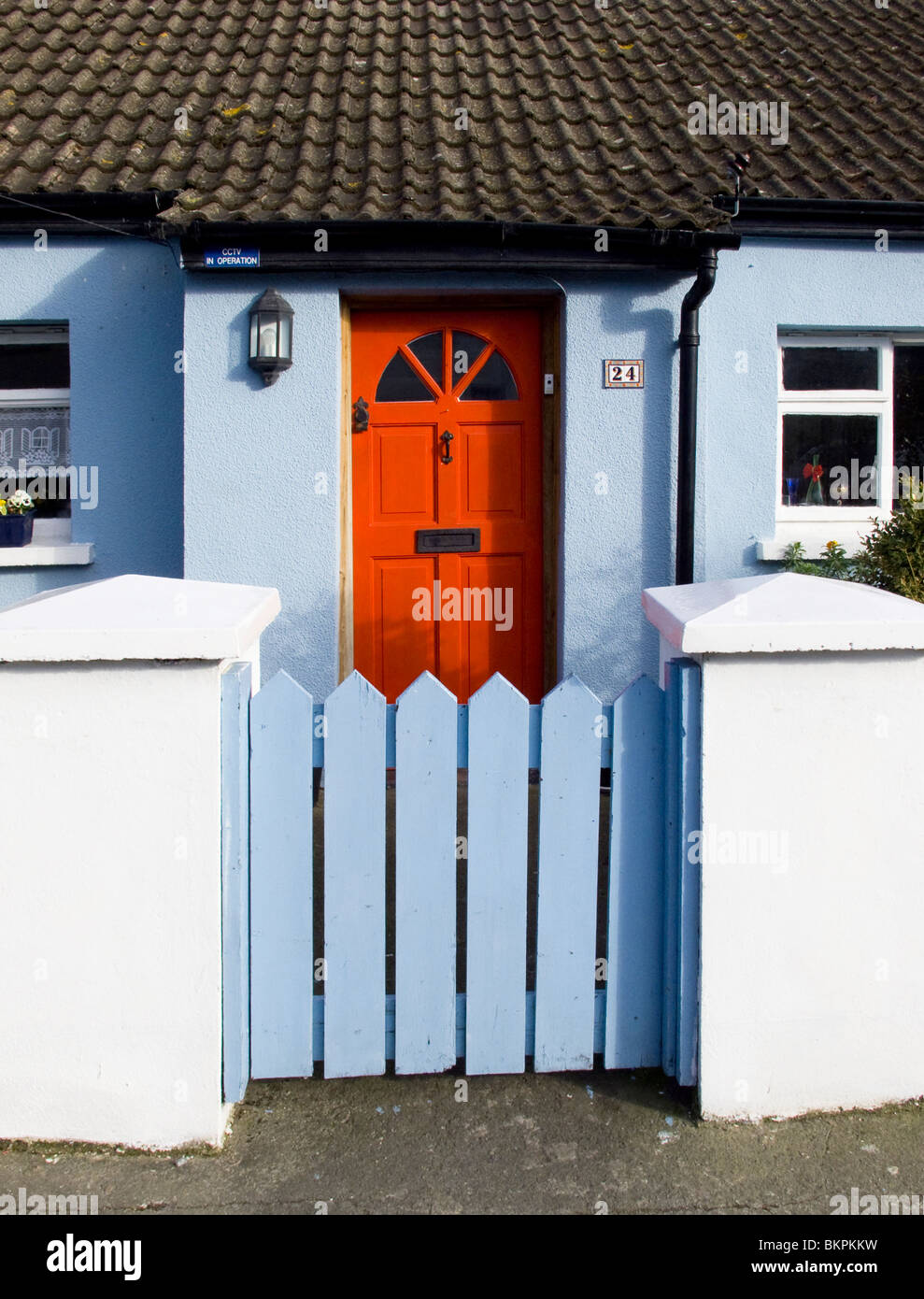 Cottage gate ireland hi-res stock photography and images - Alamy