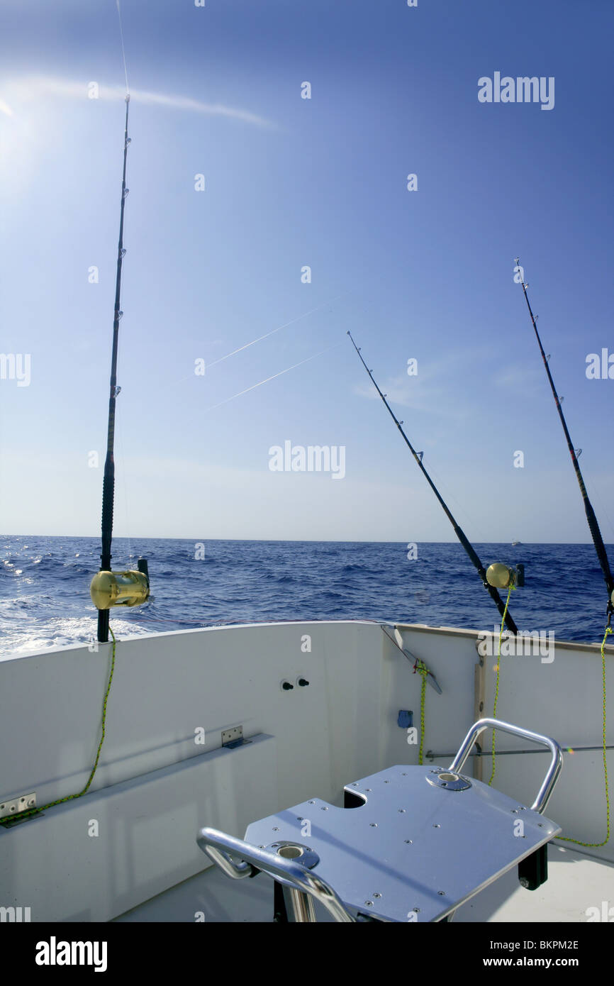 Angler boat big game fishing in saltwater ocean Stock Photo - Alamy