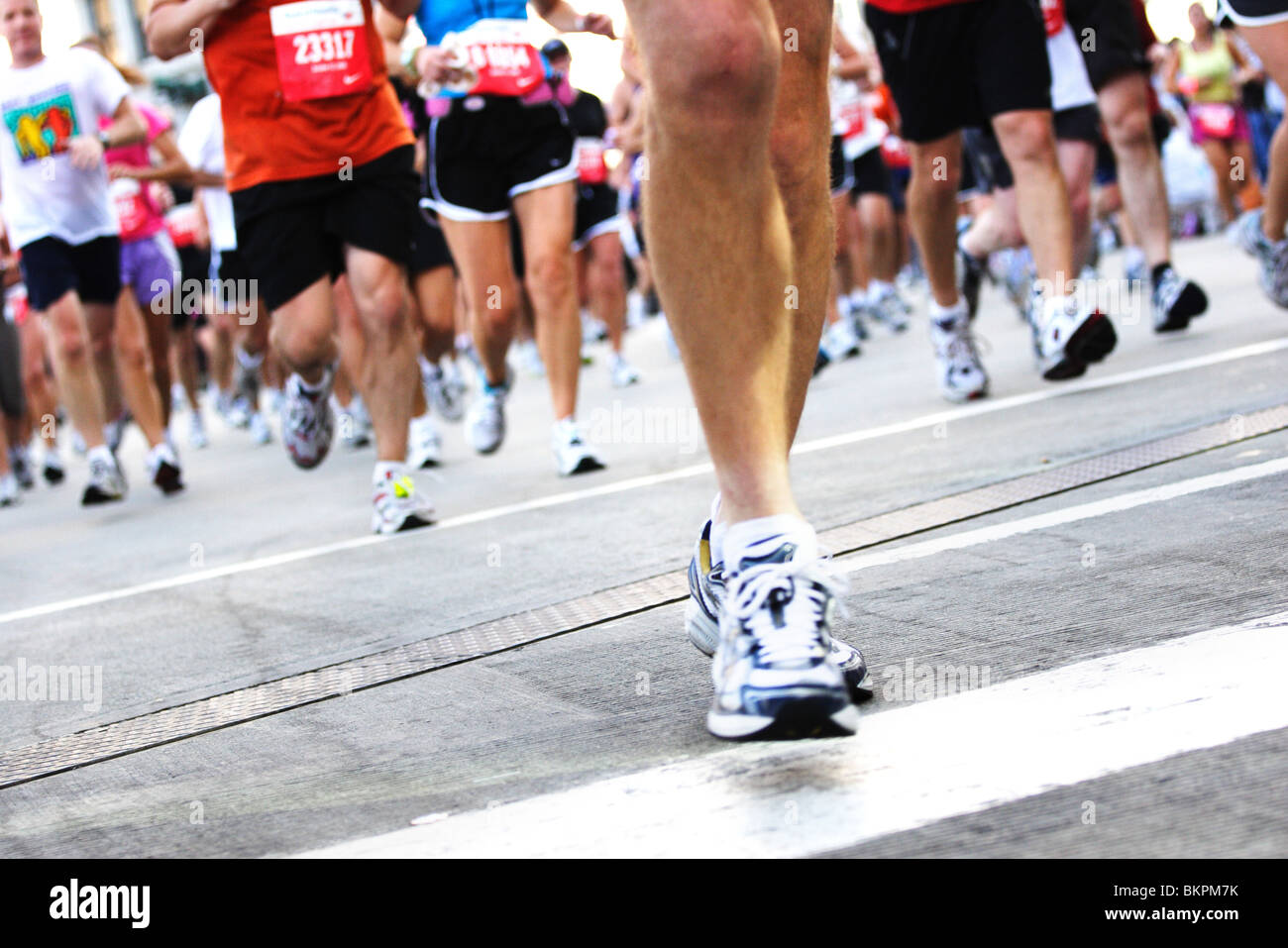 CHICAGO MARATHON ; RUNNERS IN DOWNTOWN CHICAGO, ILLINOIS, USA Stock ...