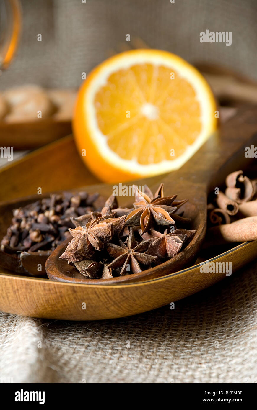 Orange and cloves hi-res stock photography and images - Alamy