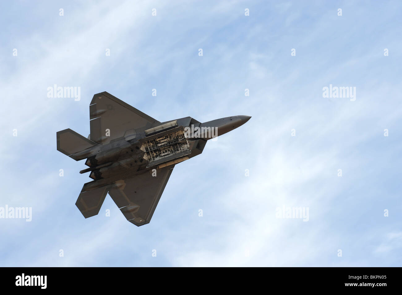 Underside view of F-22 Raptor Stock Photo - Alamy