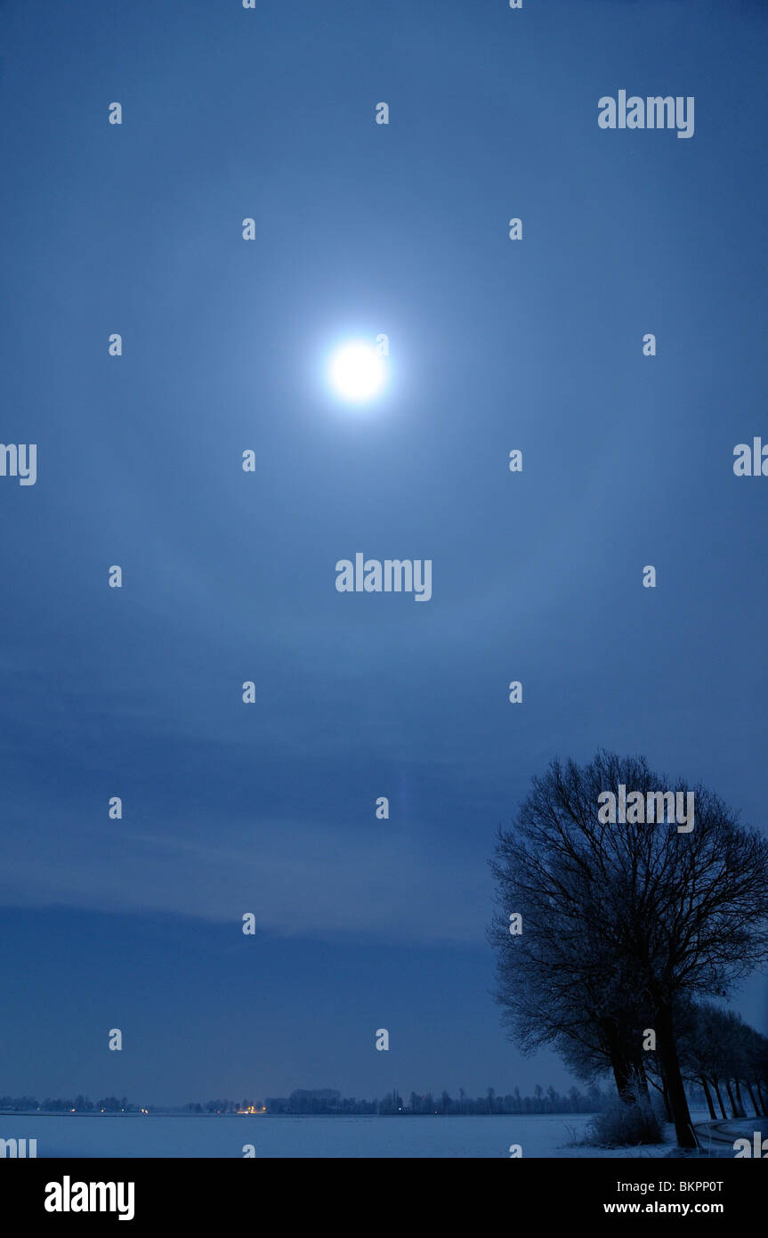 Halo circle around moon hi-res stock photography and images - Alamy