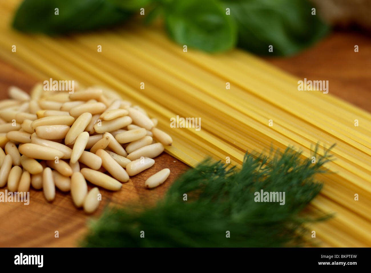 Dried linguine italian pasta hi-res stock photography and images - Alamy