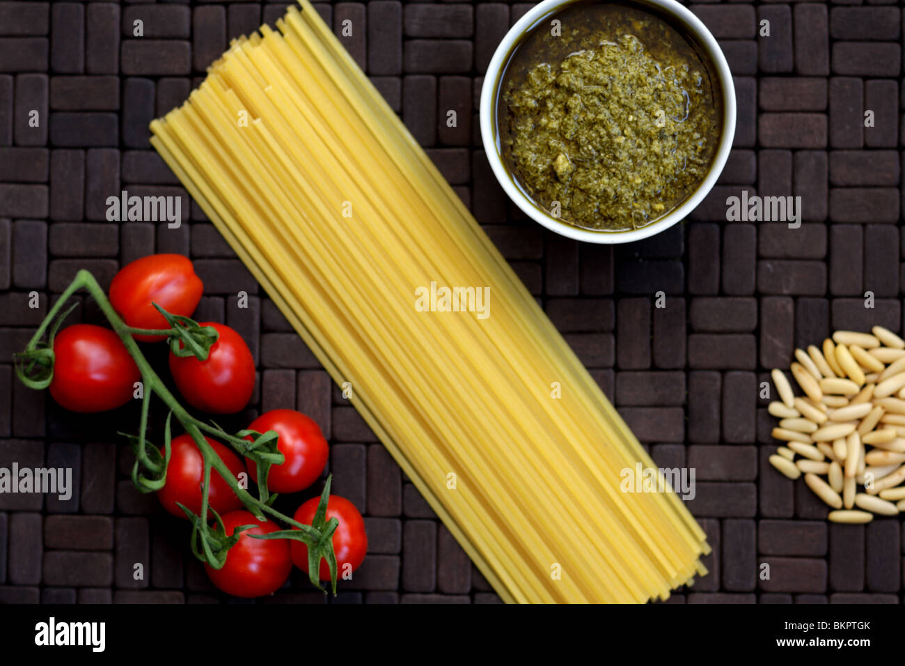 Dried Linguine Pasta Stock Photo - Alamy