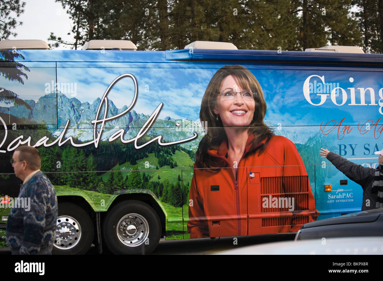 Sarah Palin Going Rogue Book Tour bus, at Fred Meyer, Coeur D Alene ...