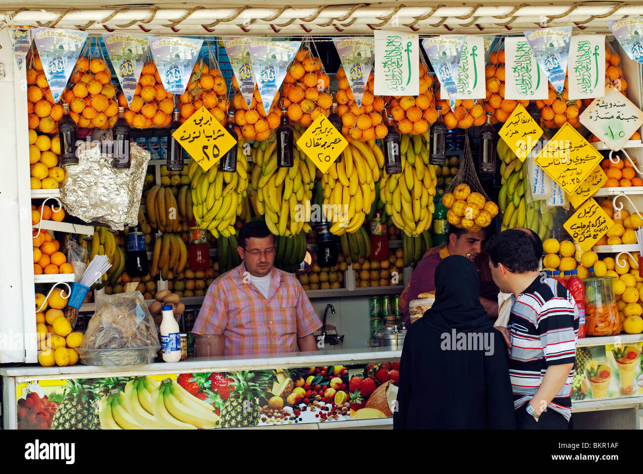 Aleppo syria people shop fruit hi-res stock photography and images - Alamy