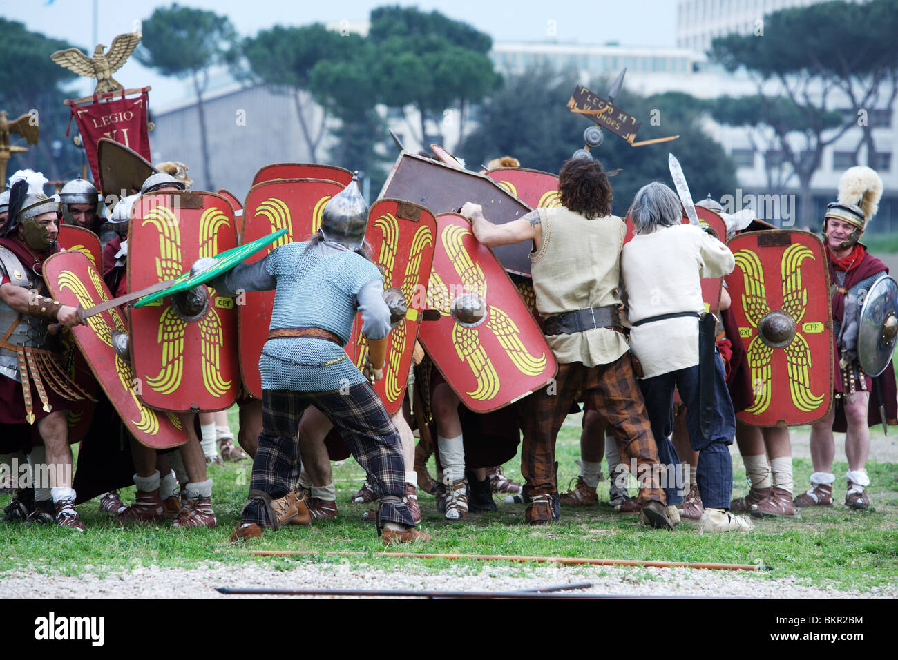 Roman soldiers battle hi-res stock photography and images - Alamy