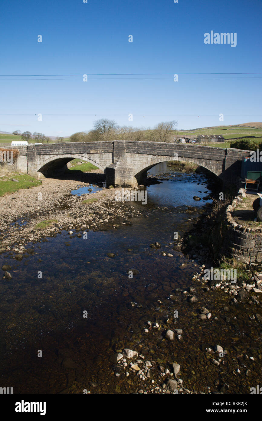 River bridge at "Horton in Ribblesdale" village, Yorkshire Dales ...