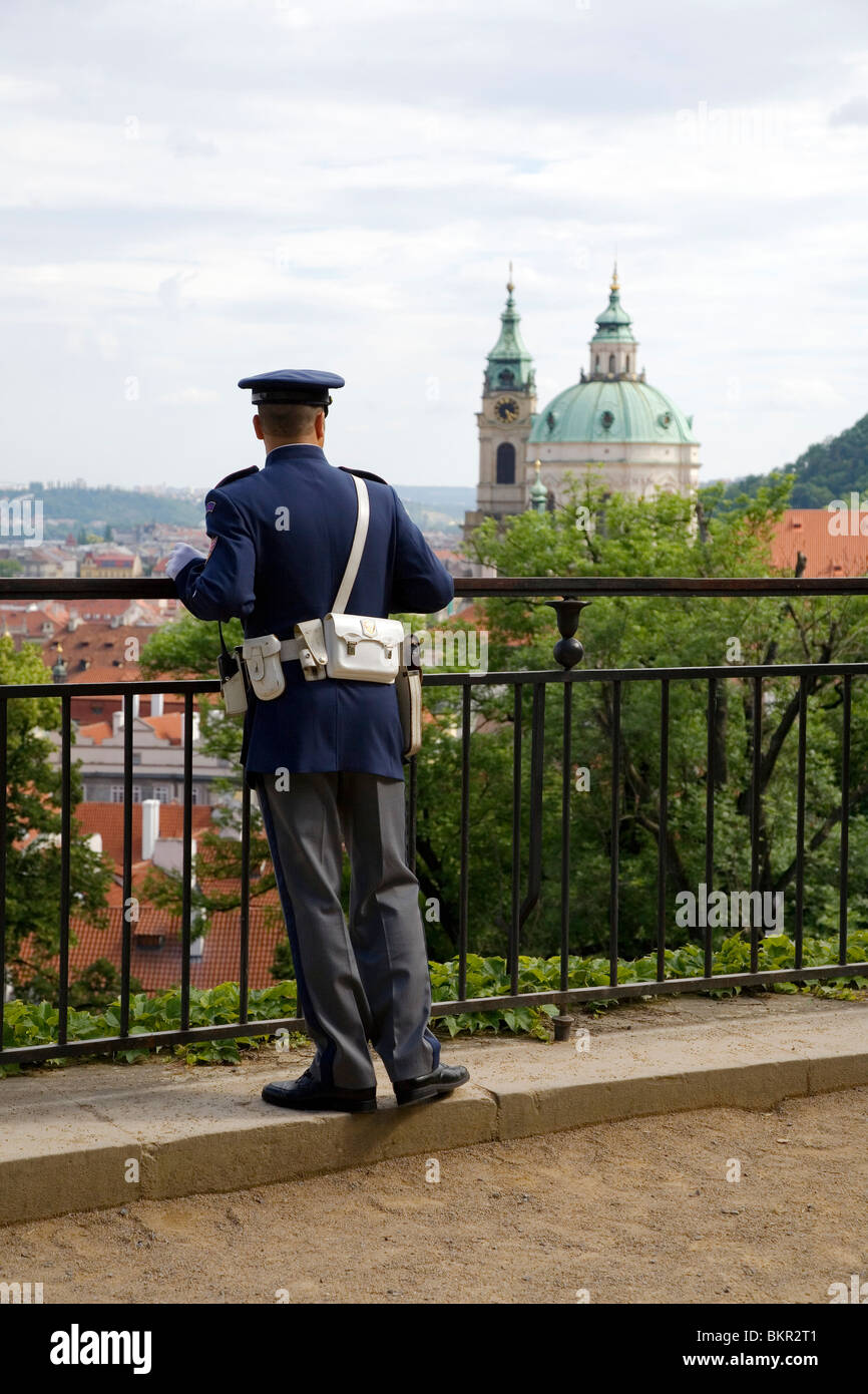 Guard at prague castle hi-res stock photography and images - Alamy