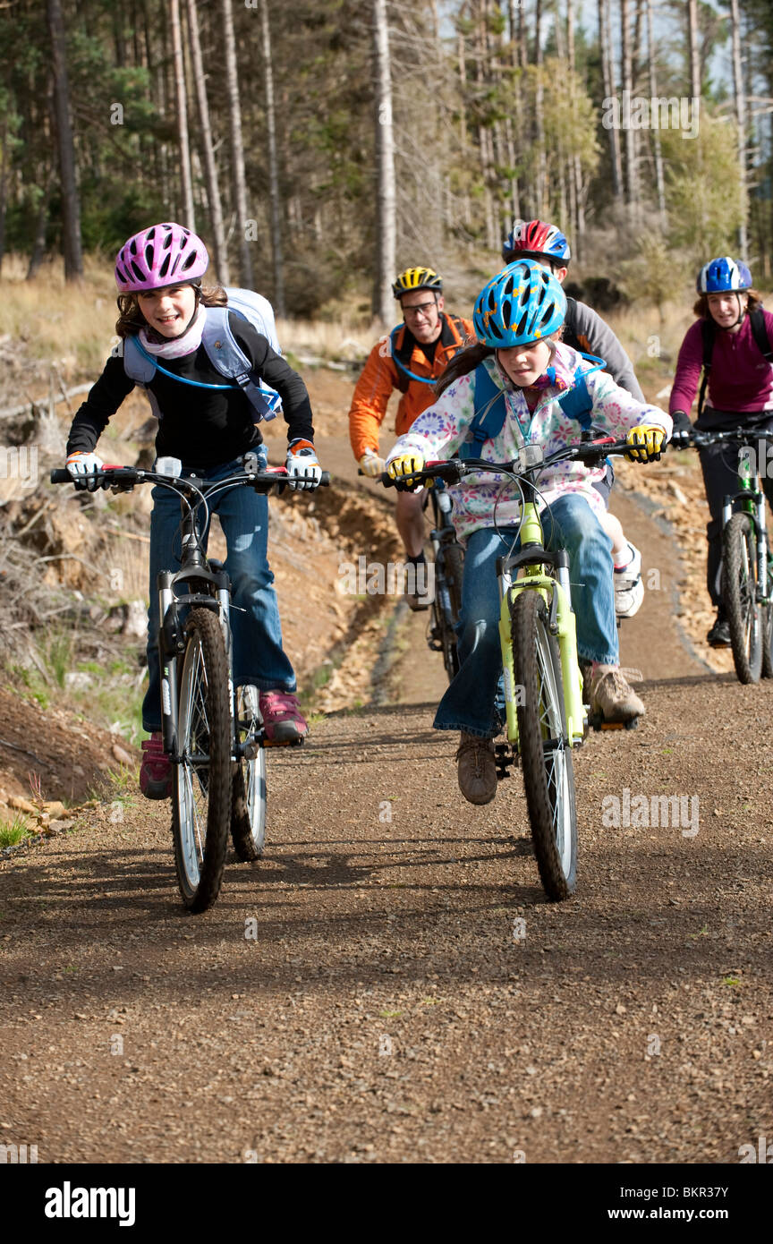 Family cycling england hi-res stock photography and images - Alamy