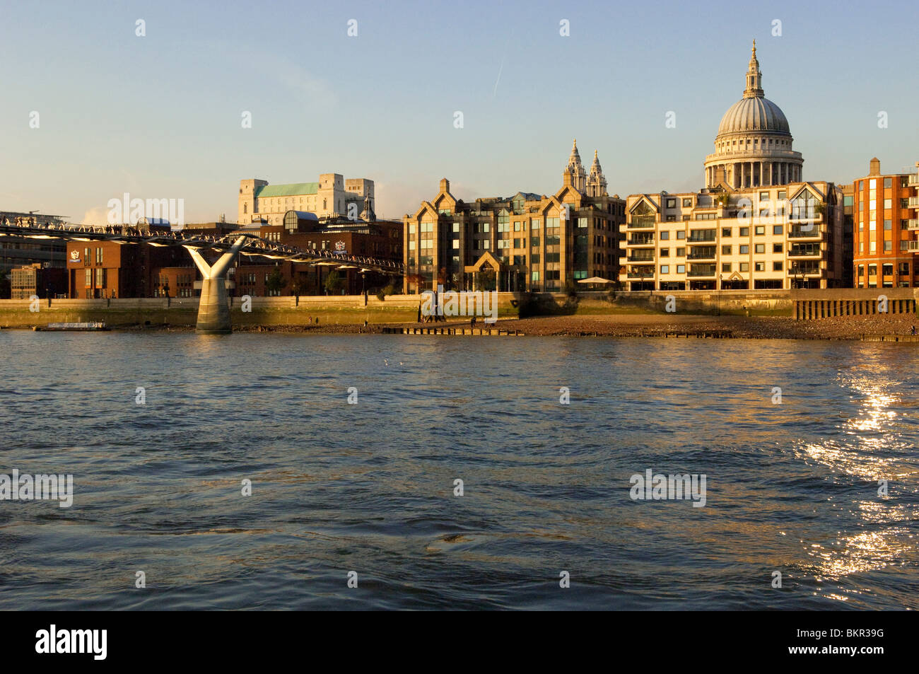 River thames england london embankment hi-res stock photography and ...