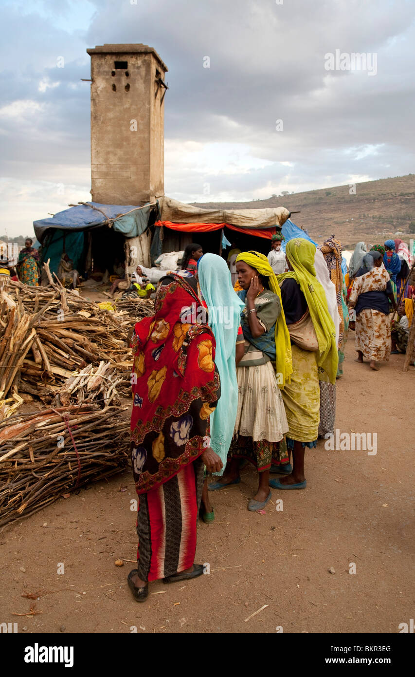 Ethiopia, Harar. Harari women buy and sell firewood Stock Photo - Alamy