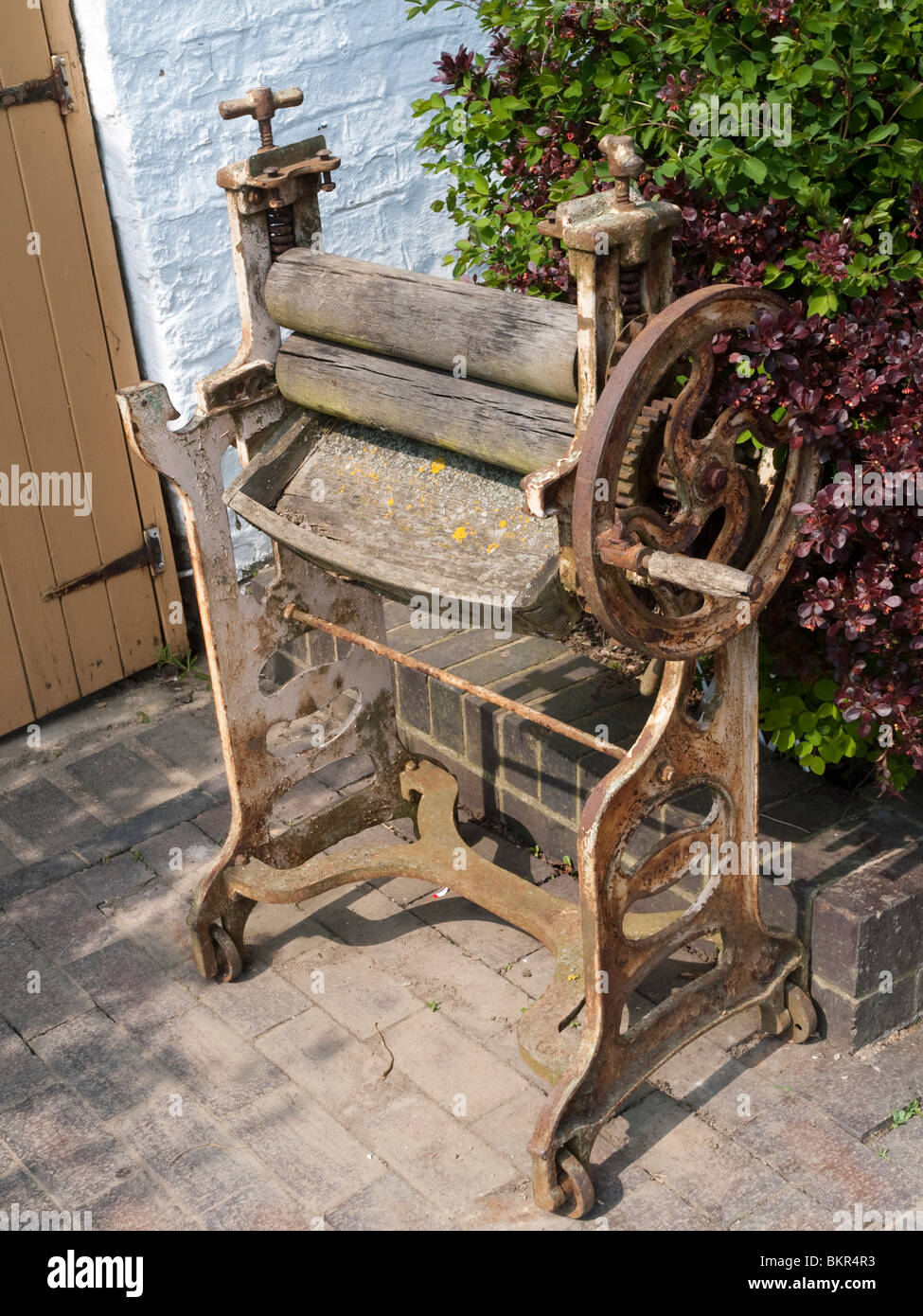 Old mangle hi-res stock photography and images - Alamy