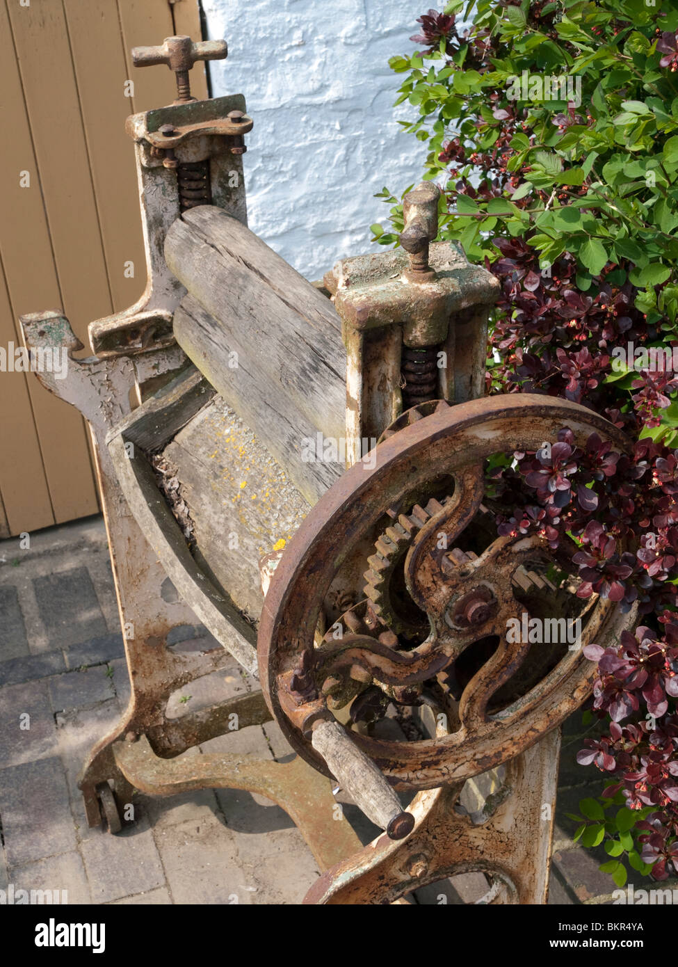Old mangle hi-res stock photography and images - Alamy