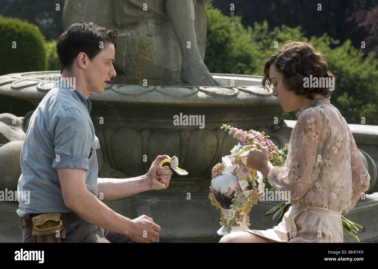 ATONEMENT (2007) KEIRA KNIGHTLEY, JAMES MCAVOY JOE WRIGHT (DIR) 005 Stock Photo - Alamy