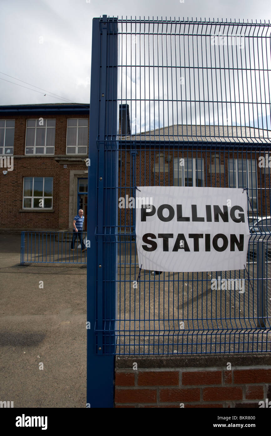 Polling venue hi-res stock photography and images - Alamy