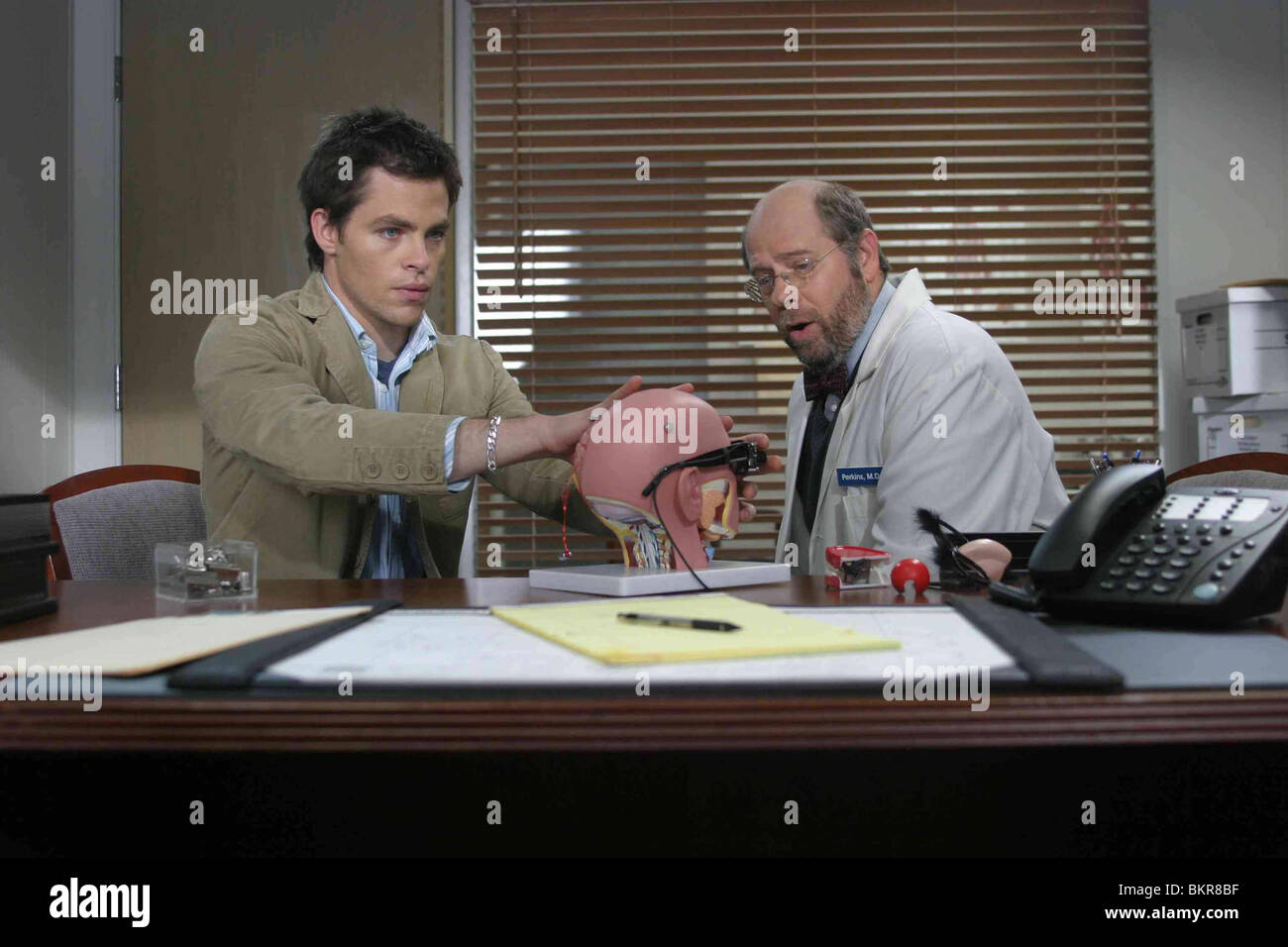 BLIND DATING (2006) CHRIS PINE JAMES KEACH (DIR) 002 Stock Photo - Alamy