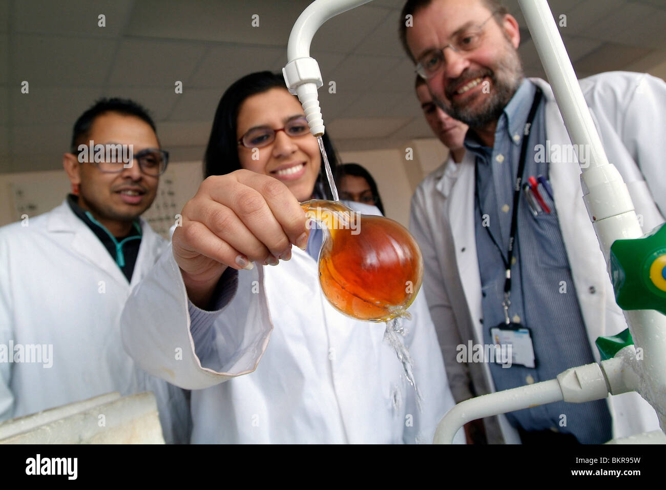 College students with tutor in chemistry laboratory Stock Photo - Alamy