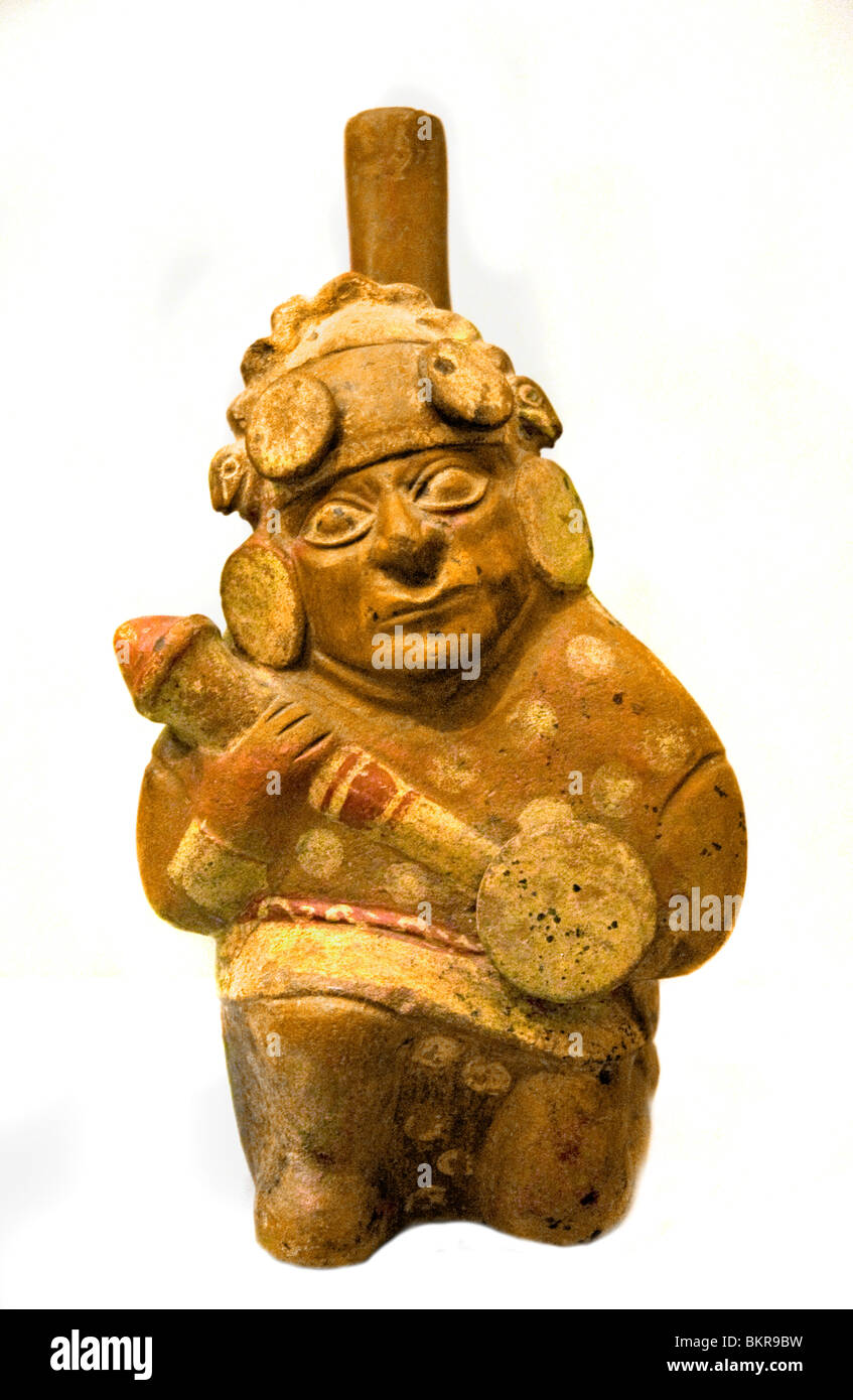 Mochica statue hi-res stock photography and images - Alamy