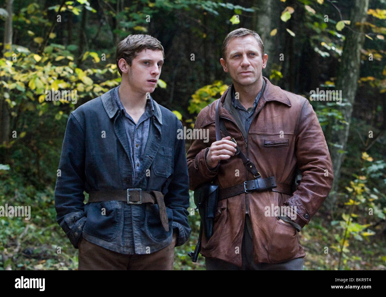 DEFIANCE (2009) DANIEL CRAIG, JAMIE BELL EDWARD ZWICK (DIR) DEFN 007 ...