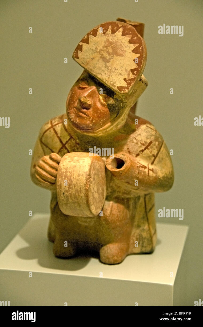 Mochica 100 BC 700 AD Peru Peruvian drum musican Stock Photo - Alamy