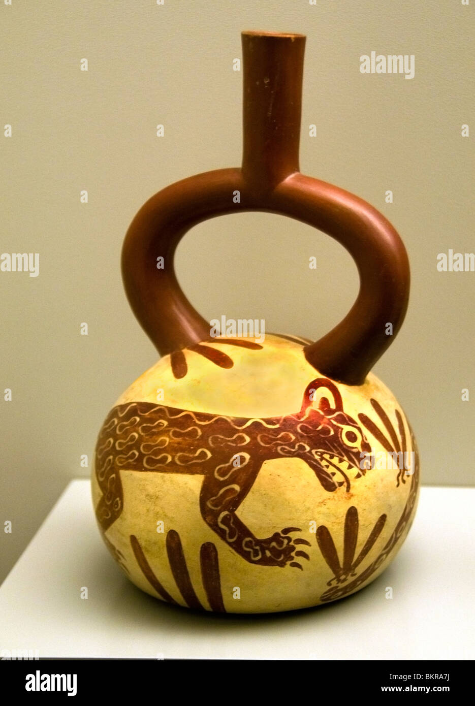 Mochica 100 bc 700 ad peru peruvian touched or pectoral hi-res stock ...