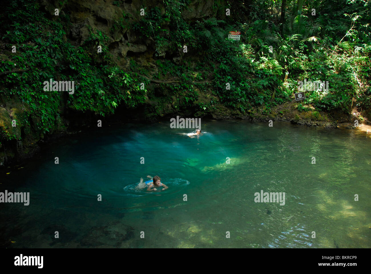 Bluehole belize hi-res stock photography and images - Alamy