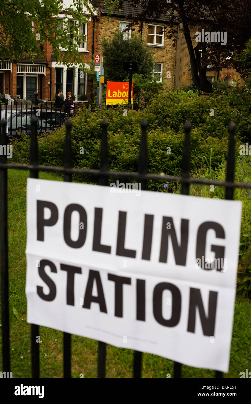 Labour ward sign hi-res stock photography and images - Alamy