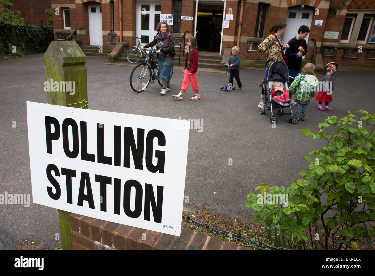 Local polling station hi-res stock photography and images - Alamy