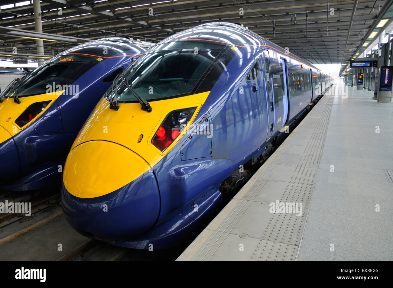 High speed trains hi-res stock photography and images - Alamy
