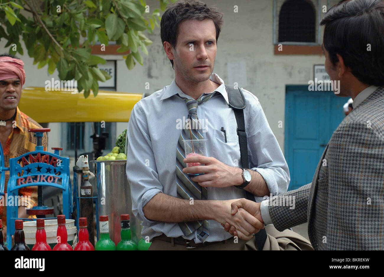 OUTSOURCED (2006) JOSH HAMILTON JOHN JEFFCOAT (DIR) 001 Stock Photo - Alamy