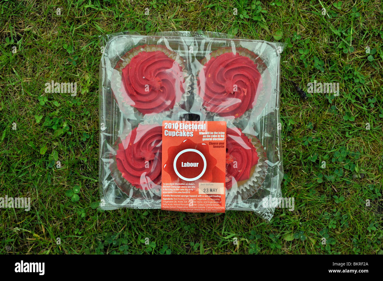 General Election Cupcakes 2010 labour red Stock Photo - Alamy