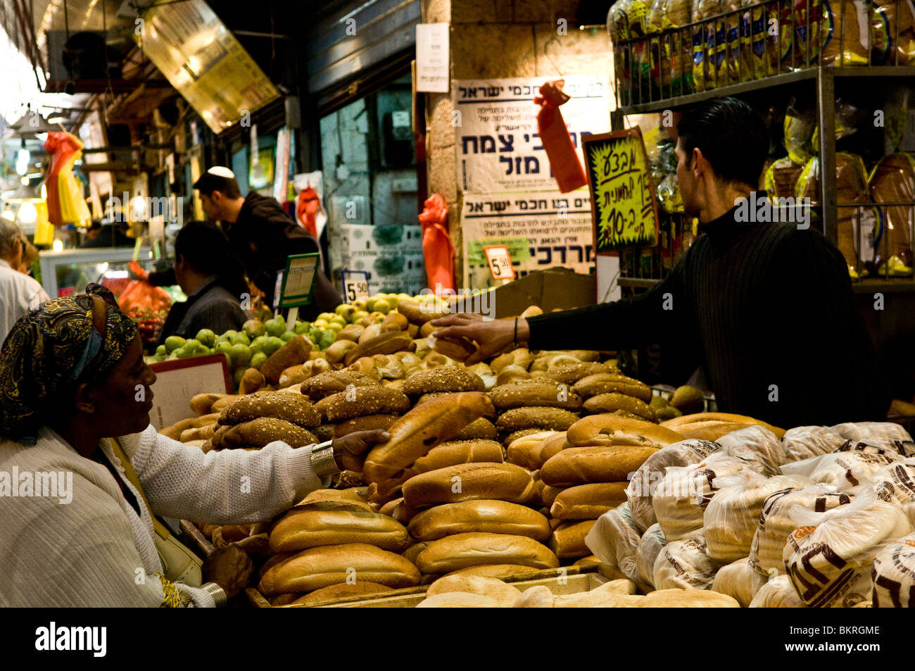 Scenes in the vibrant Mahane Yehuda market in Jerusalem Stock Photo - Alamy