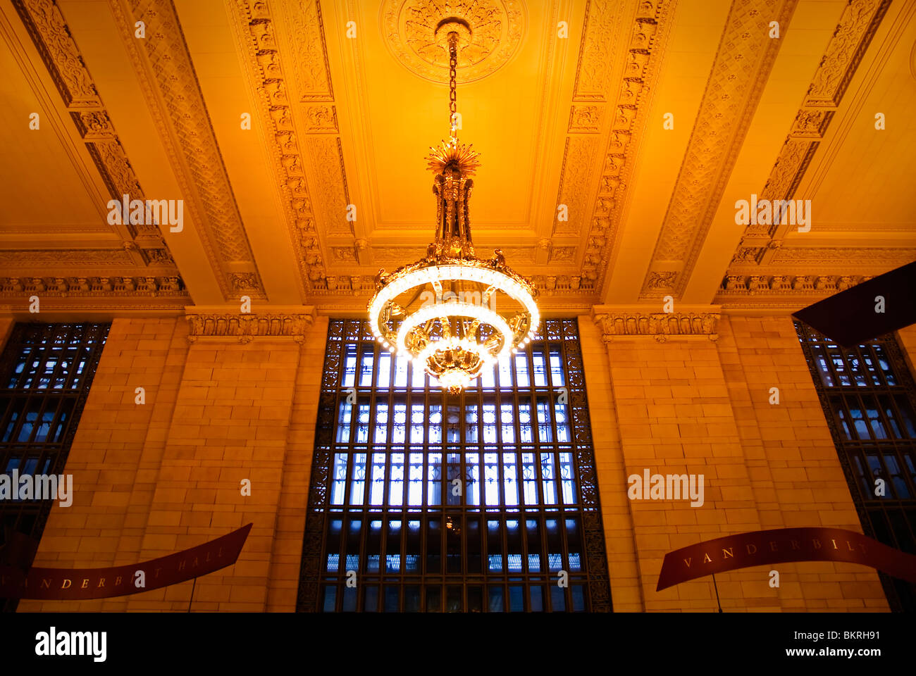 Grand Central Station Chandeliers Vanderbilt Hall New York City // NEW ...