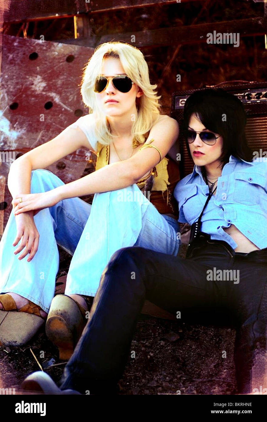 THE RUNAWAYS (2010) DAKOTA FANNING, KRISTEN STEWART FLORIA SIGIMONDI ...