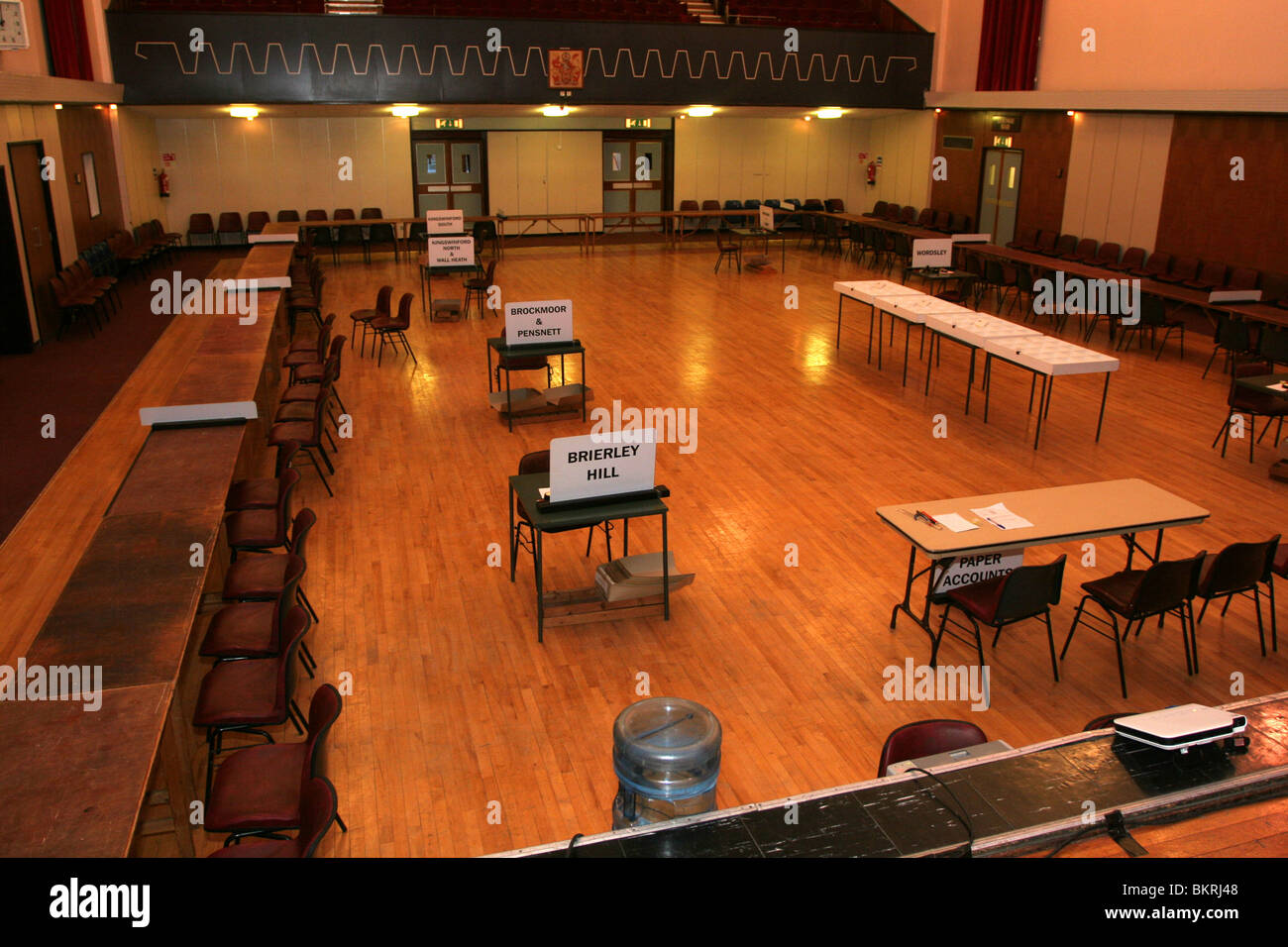 English Polling Station Stock Photo Alamy english-polling-station-stock-photo-alamy