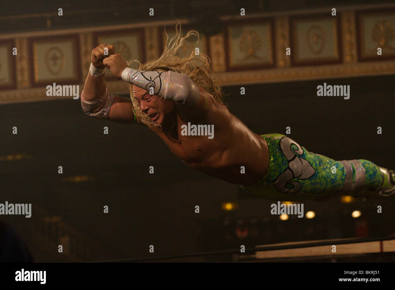 THE WRESTLER (2008) MICKEY ROURKE DARREN ARONOFSKY (DIR) 007 Stock ...