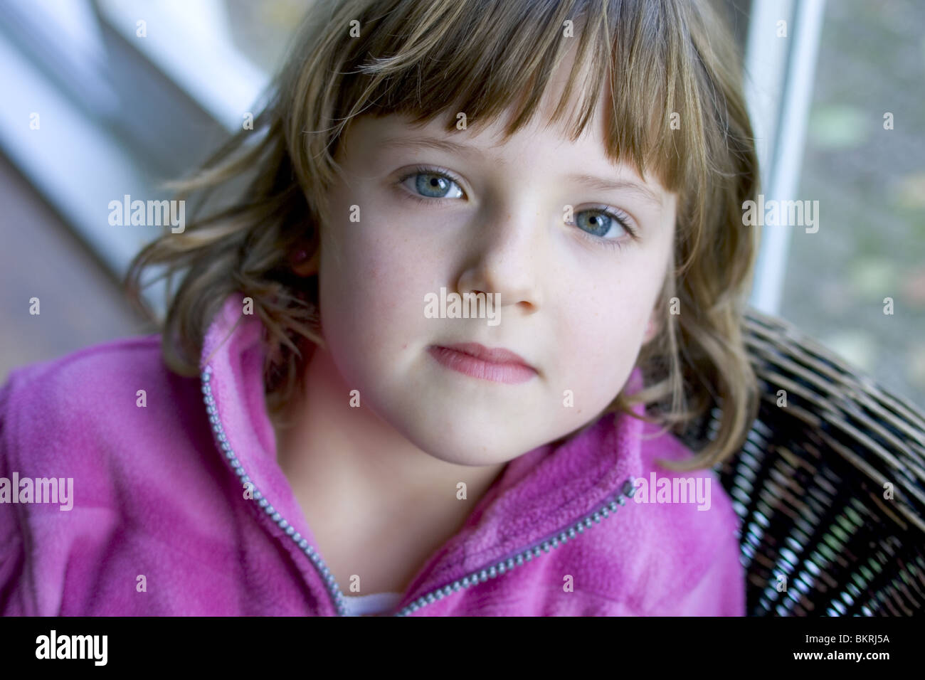 Girl facing camera serious hi-res stock photography and images - Alamy